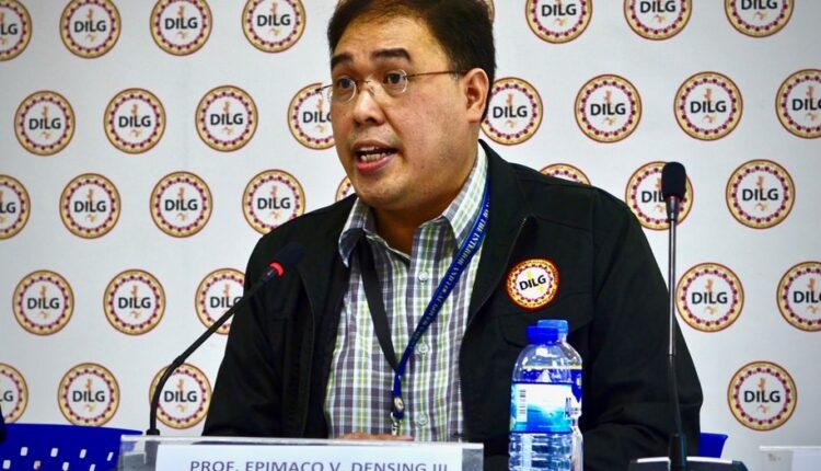 Gobernadora binigyan ng show cause order sa isyu ng gov't officials ...