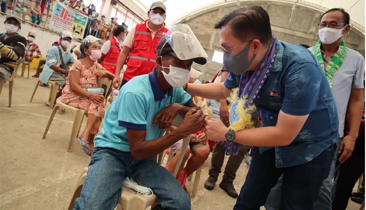 Pag-asa, ayuda sa biktima ng bagyong Maring, ibinigay ni Bong Go | Police Files! Tonite