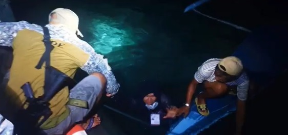 Bangka lumubog: l 7 katao nasagip | Police Files! Tonite