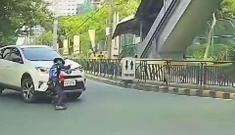 Sekyu nag-aayos ng trapiko 2 beses sinagasaan ng SUV | Police Files! Tonite Sekyu nag-aayos ng trapiko 2 beses sinagasaan ng SUV | Police Files! Tonite