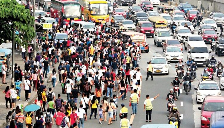 Dagdag-pamasahe sa rush hour hirit ng transport group | Police Files! Tonite