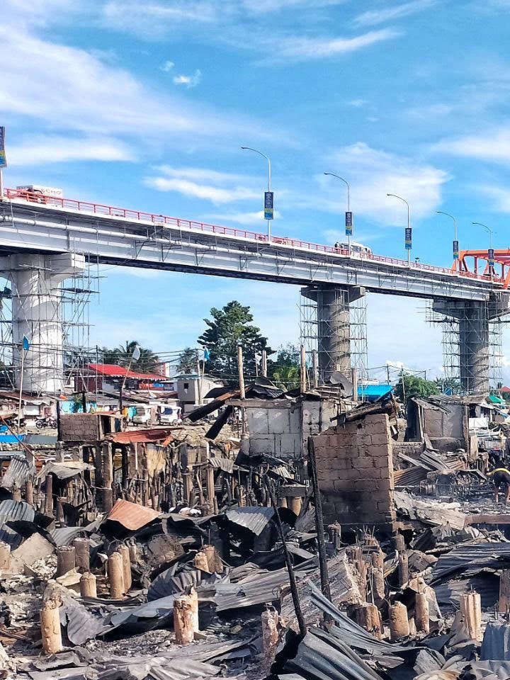 Sens. Go, Marcos, Dela Rosa umayuda sa mga nasunugan sa Cebu | Police ...