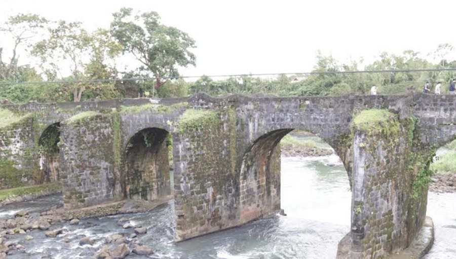 Heritage bridge sa Quezon province binaboy | Police Files! Tonite