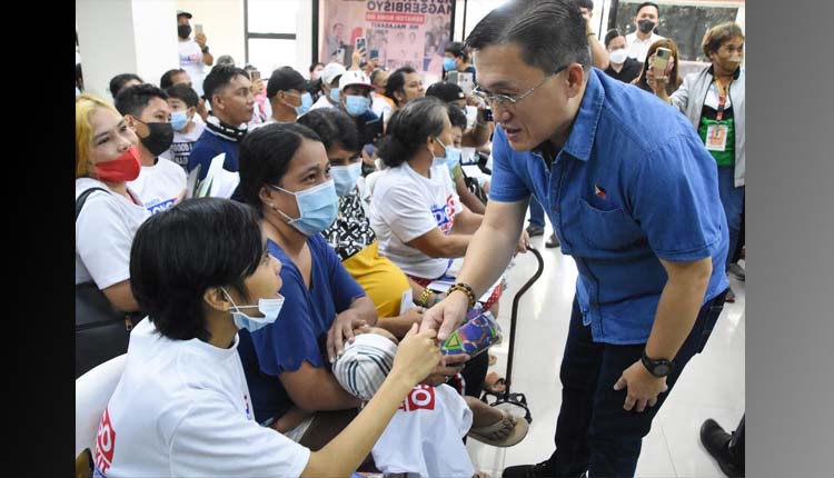 Fire victims in Parañaque City assisted by Bong Go as he continues to ...