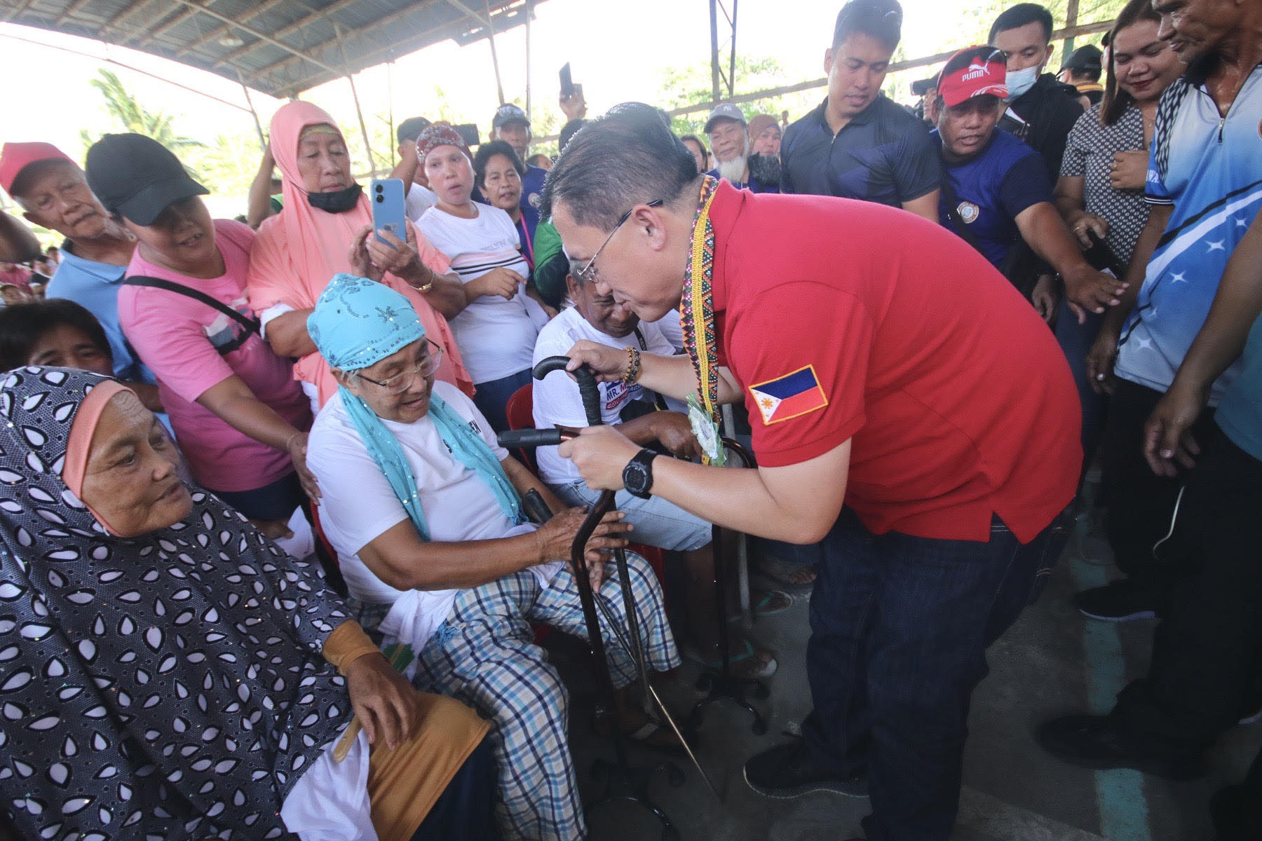 Mahihirap na residente sa Tarlac inayudahan ni Bong Go | Police Files ...