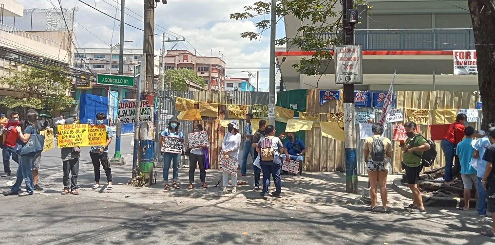 Pulis, militanteng nagkagirian sa protesta kasabay ng tigil-pasada ...