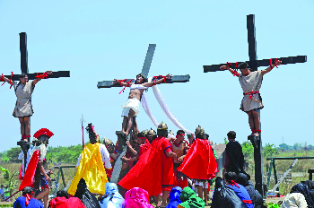 DOH ‘di inirerekomenda ang pagpapapako sa krus ng mga deboto ngayong ...