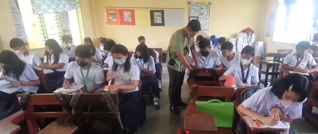 Mga estudyante sa iskul sa Bulacan, nagkakasakit sa sobrang init ng panahon | Police Files! Tonite