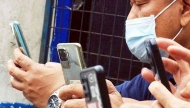 2 pulis nagse-celfone habang naka-duty, sibak! | Police Files! Tonite