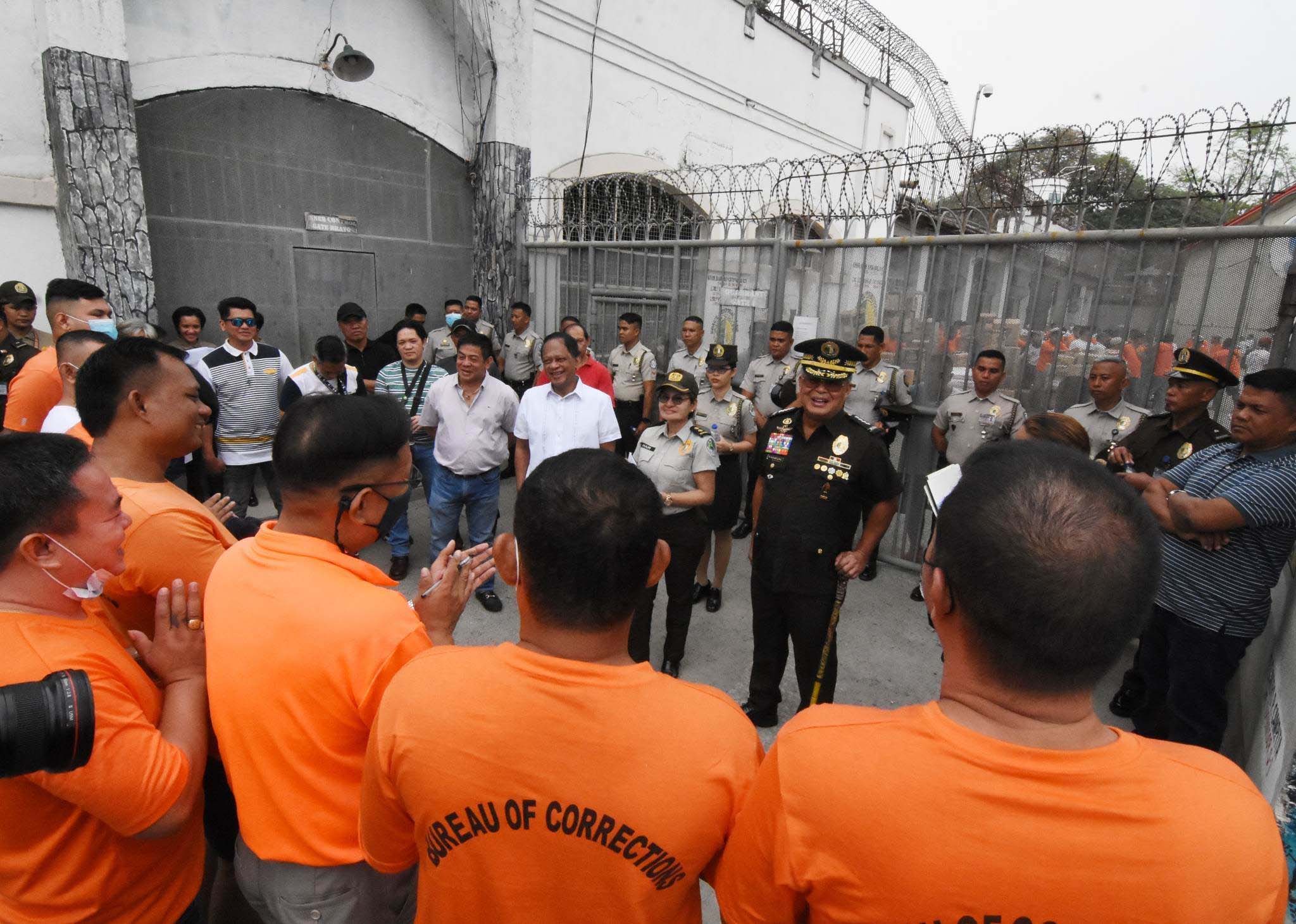 700 PRISON GUARDS‘‘IPATATAPON’ SA IWAHIG AT SABLAYAN PRISON AND PENAL ...