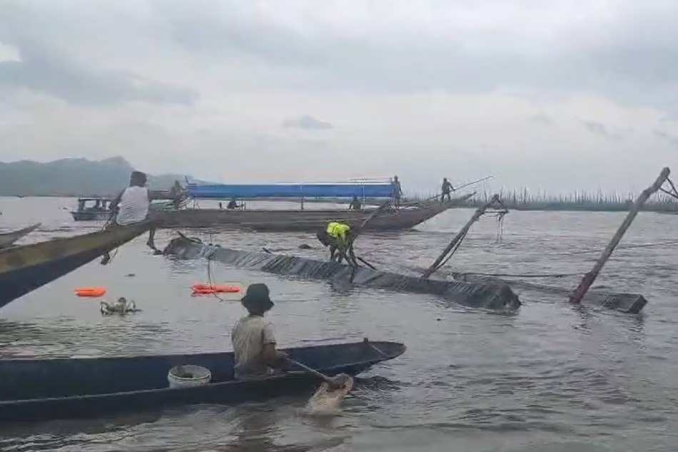 Tumaob na bangka overload: 27 kumpirmadong patay; PCG personnel sa ...