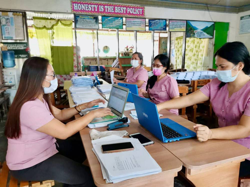 Ombudsman sinuspinde ang ilang DepEd, DBM officials na dawit sa ...