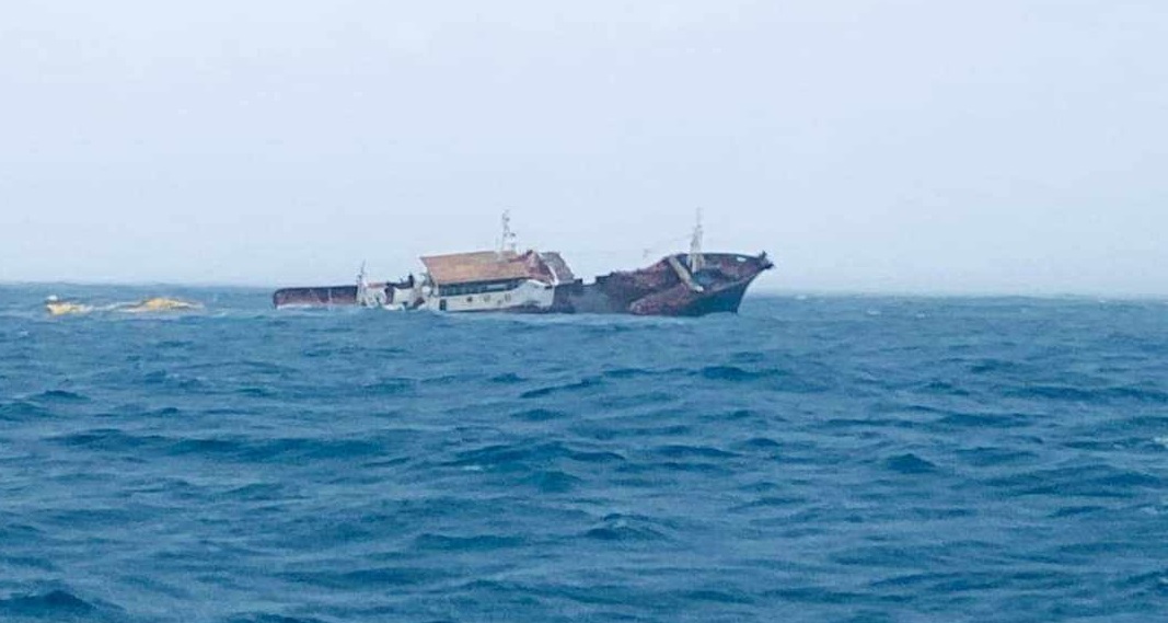 13 nasagip sa lumubog na bangka | Police Files! Tonite