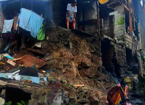 28 pamilya nawalan ng bahay sa landslide sa Valenzuela; 1 patay | Police Files! Tonite