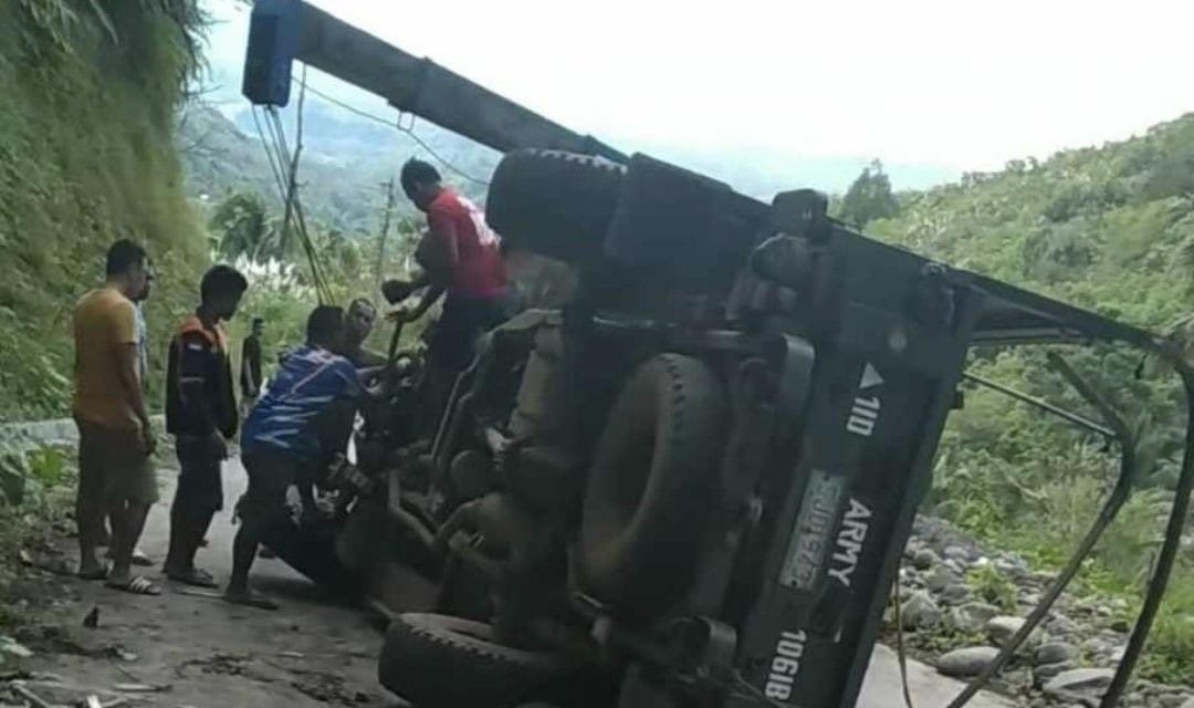 10 sundalo sugatan sa bumaliktad na light truck | Police Files! Tonite