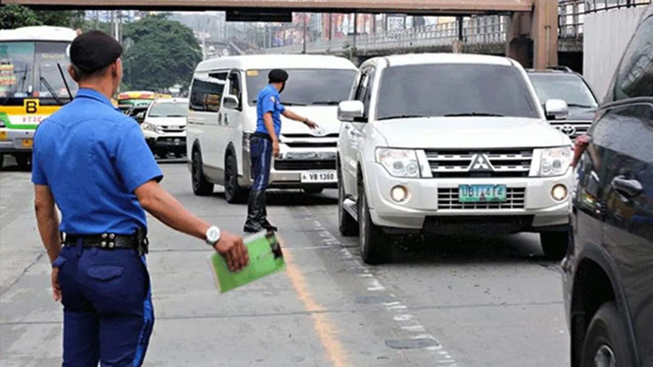 Bastos na motorista sa traffic enforcer sususpindihin ang driver’s ...