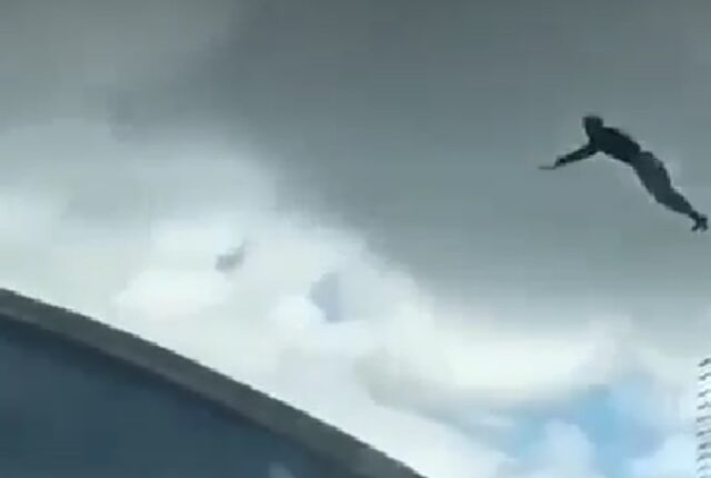 Kelot tumalon sa MOA building, himalang nakaligtas | Police Files! Tonite