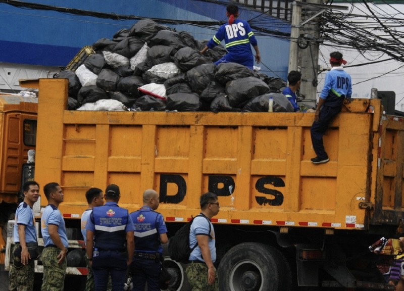 Higit 400 toneladang basura nahakot sa traslacion | Police Files! Tonite Higit 400 toneladang basura nahakot sa traslacion | Police Files! Tonite