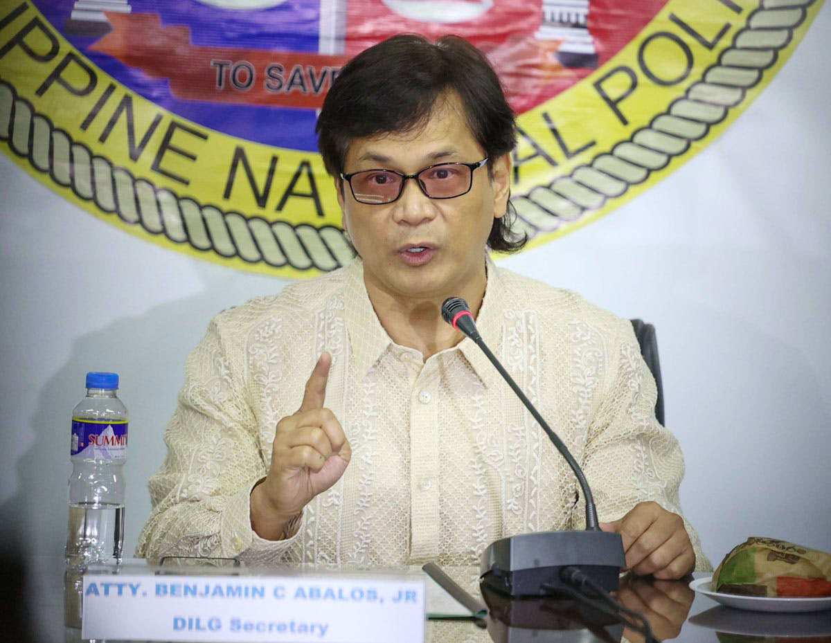 PBBM DEDMA SA PANAWAGAN NI DU30 IHIWALAY ANG MINDANAO | Police Files ... PBBM DEDMA SA PANAWAGAN NI DU30 IHIWALAY ANG MINDANAO | Police Files ...