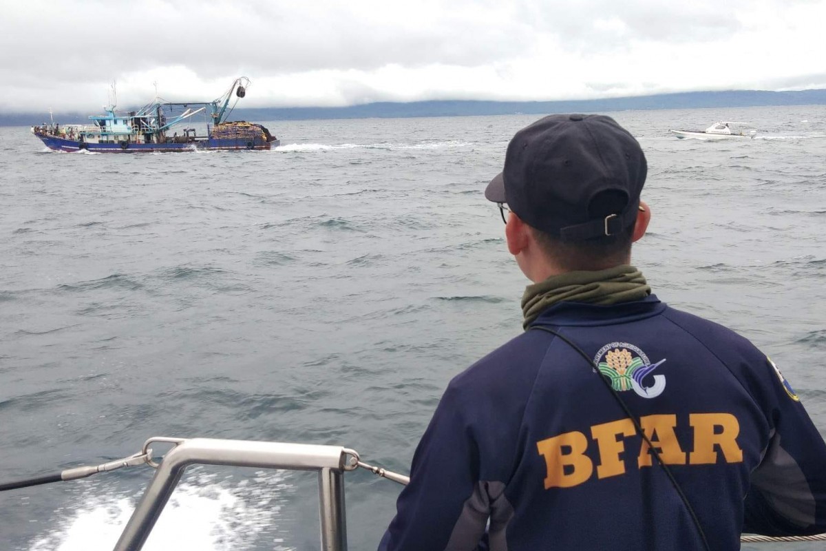 Resupply mission sa mga Pinoy fishermen sa Iroqouis Reef sa WPS, matagumpay – BFAR | Police ...