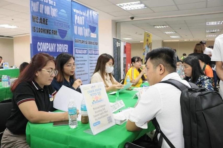 909 job seekers na-hire on the spot sa Mega Job Fairs sa Caloocan | Police Files! Tonite