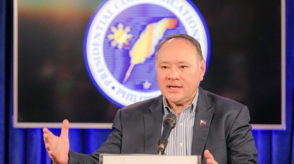DND nanindigan walang pinasok na kasunduan sa China sa Ayungin Shoal ... DND nanindigan walang pinasok na kasunduan sa China sa Ayungin Shoal ...