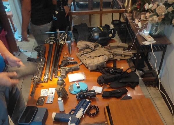 2 Tsekwa timbog sa baril, bala at luxury cars; nanuhol pa | Police ...