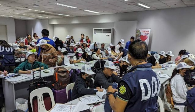 PANIBAGONG BATCH NG OFWS, NAKAUWI NG LIGTAS MULA SA ISRAEL | Police ... PANIBAGONG BATCH NG OFWS, NAKAUWI NG LIGTAS MULA SA ISRAEL | Police ...