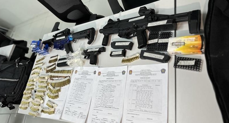 4 dayuhan timbog sa matataas na kalibre ng baril sa Makati | Police ...