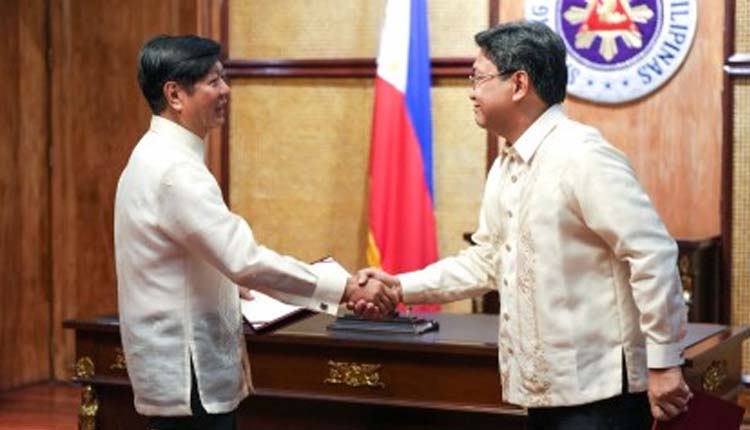 PBBM, WALA PANG NAPIPISIL NA SUSUNOD NA PTFOMS CHIEF—CHAVEZ | Police ... PBBM, WALA PANG NAPIPISIL NA SUSUNOD NA PTFOMS CHIEF—CHAVEZ | Police ...