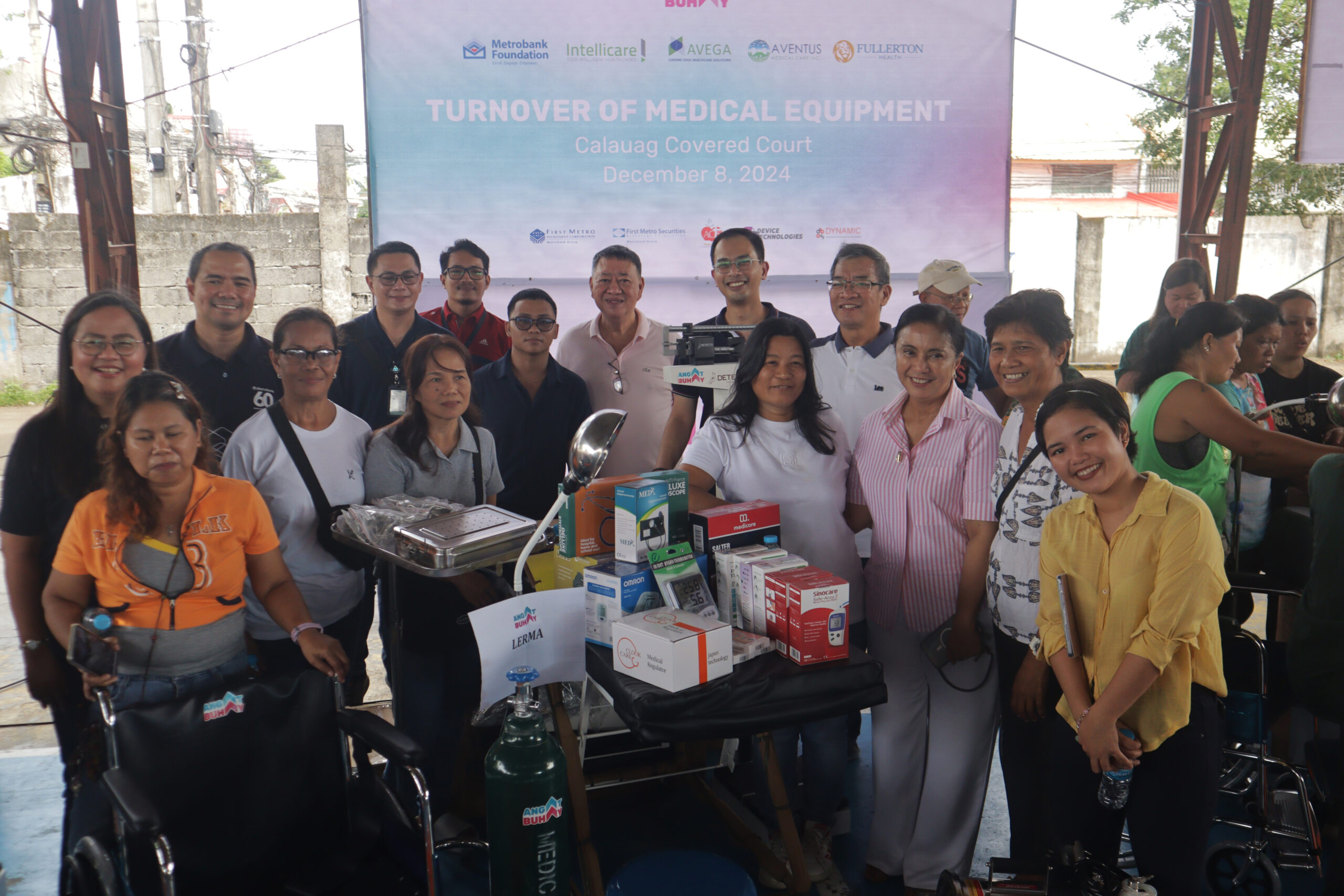 Robredo pinangunahan ang turnover ng medical supplies sa 27 barangays ...