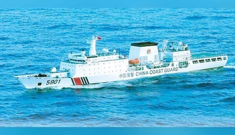 Monster ship ng China umalis palayo ng baybayin ng Zambales; 1 pang barko ng CCG humalili ...