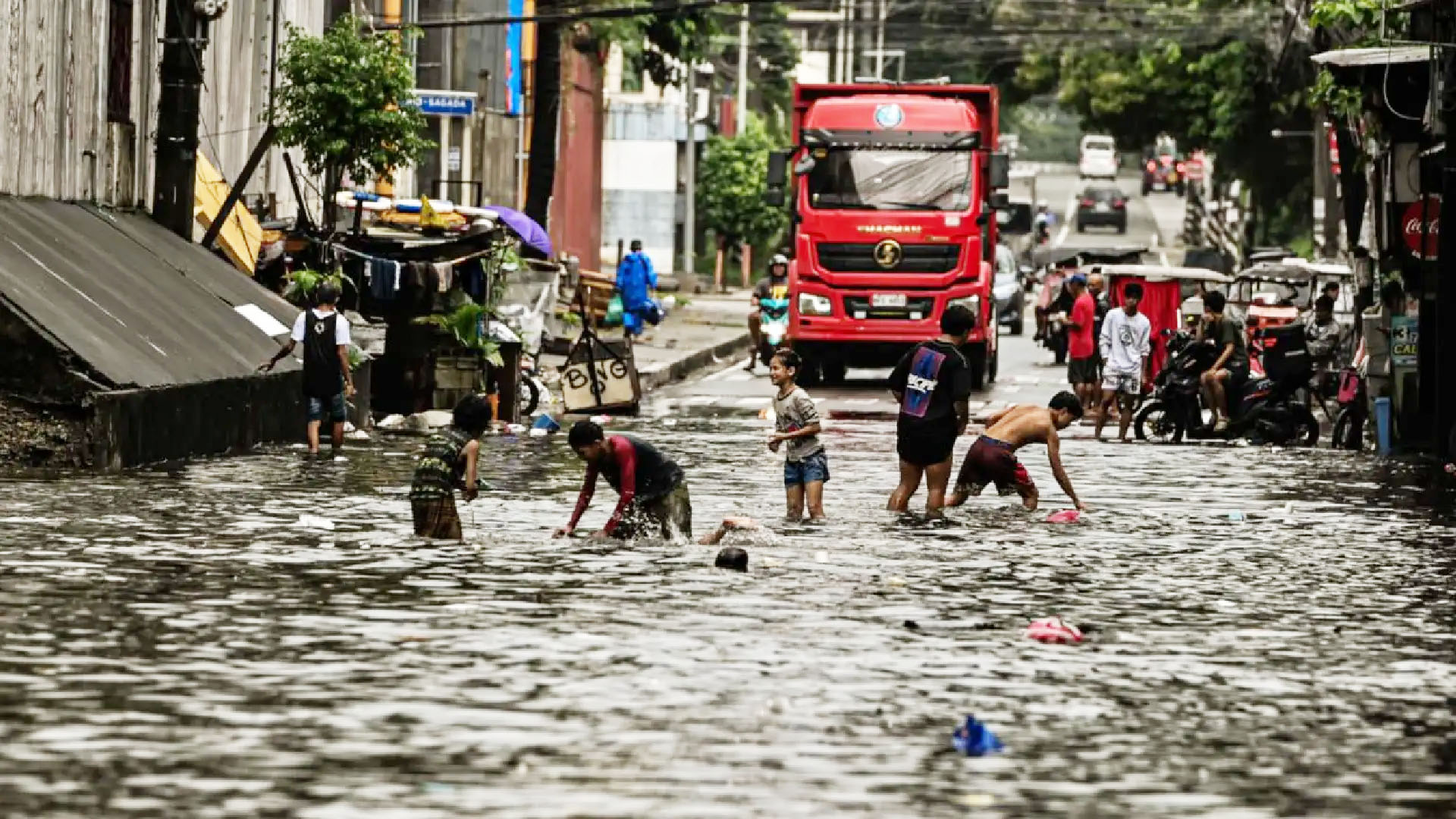 Baradong mga ilog at bawas na budget sa flood control projects, sinisi ...
