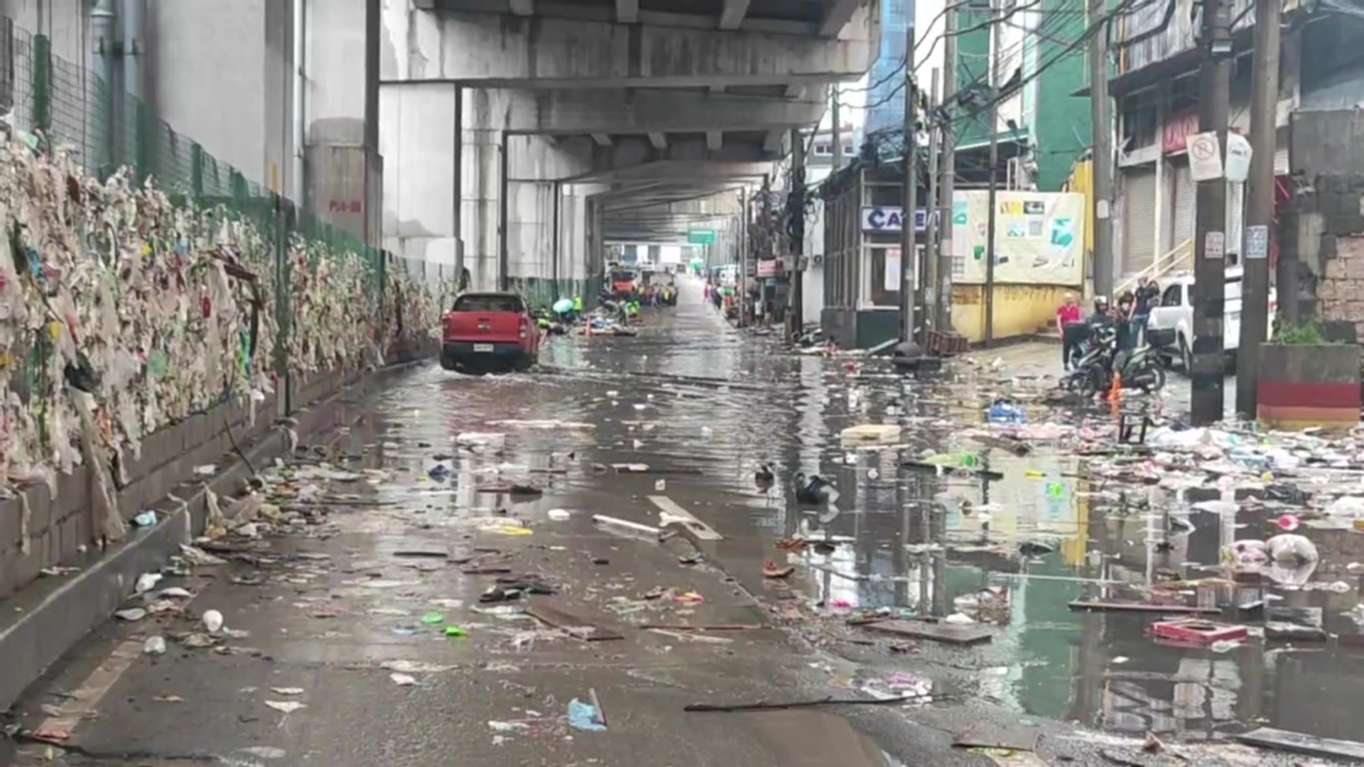 Basura, sanhi pa rin ng pagbaha sa mga lansangan sa Kamaynilaan — MMDA | Police Files! Tonite