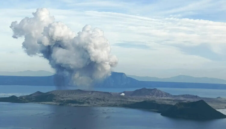 Bulkang Taal nagkaroon ng minor phreatic eruption | Police Files! Tonite
