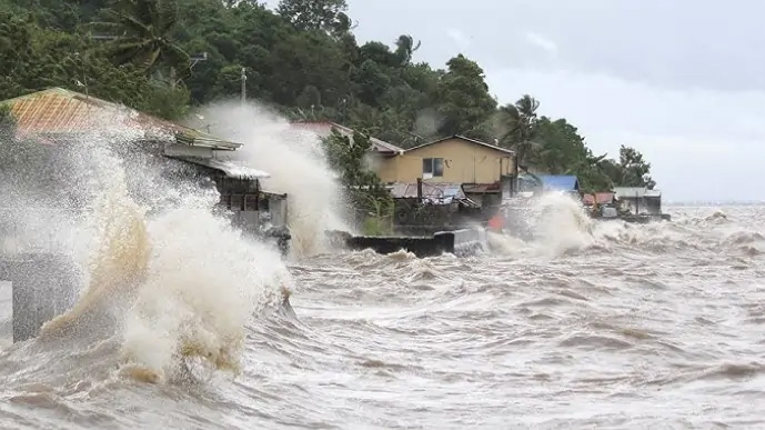 Malawakang pagbaha, storm surge nagbabanta sa N. Luzon dahil sa bagyong ...