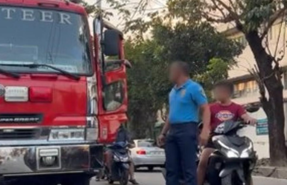 Pulis humarang sa fire truck, sibak | Police Files! Tonite